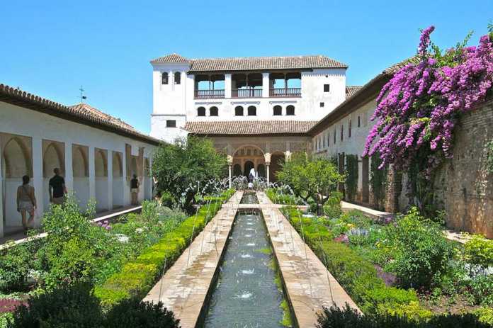 L’Alhambra di Granada: foto e storia di questo maestoso complesso