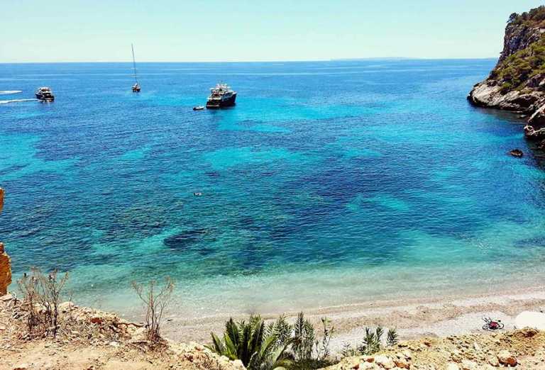 Vacanza a Ibiza, le spiagge più adatte a famiglie e bambini ...
