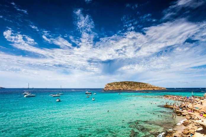 Vacanze a Ibiza: Consigli, Divertimento Spiagge e Movida